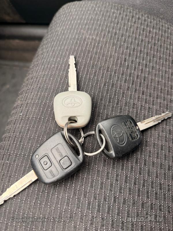Pelēks Toyota Corolla 2006 Tartu, ar dzinēja tilpumu 1.40 L un nobraukumu 0 tūkst. km par 2999 €, foto 8 vietnē AUTOMOTO.COM.LV