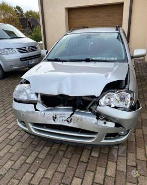 Pelēks Toyota Corolla 2006 Kauņa, ar dzinēja tilpumu 1.36 L un nobraukumu 280 tūkst. km par 1150 €, foto  vietnē AUTOMOTO.COM.LV