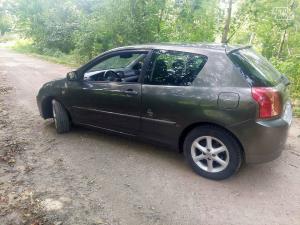 Pelēks Toyota Corolla 2006 Elektrėnai, ar dzinēja tilpumu 2.00 L un nobraukumu 270 tūkst. km par 750 €, foto 4 vietnē AUTOMOTO.COM.LV