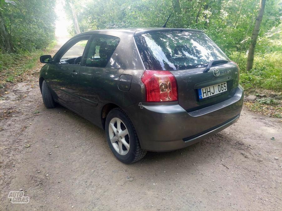 Pelēks Toyota Corolla 2006 Elektrėnai, ar dzinēja tilpumu 2.00 L un nobraukumu 270 tūkst. km par 750 €, foto 5 vietnē AUTOMOTO.COM.LV