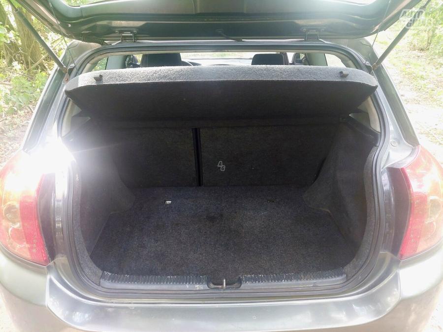 Pelēks Toyota Corolla 2006 Elektrėnai, ar dzinēja tilpumu 2.00 L un nobraukumu 270 tūkst. km par 750 €, foto 9 vietnē AUTOMOTO.COM.LV