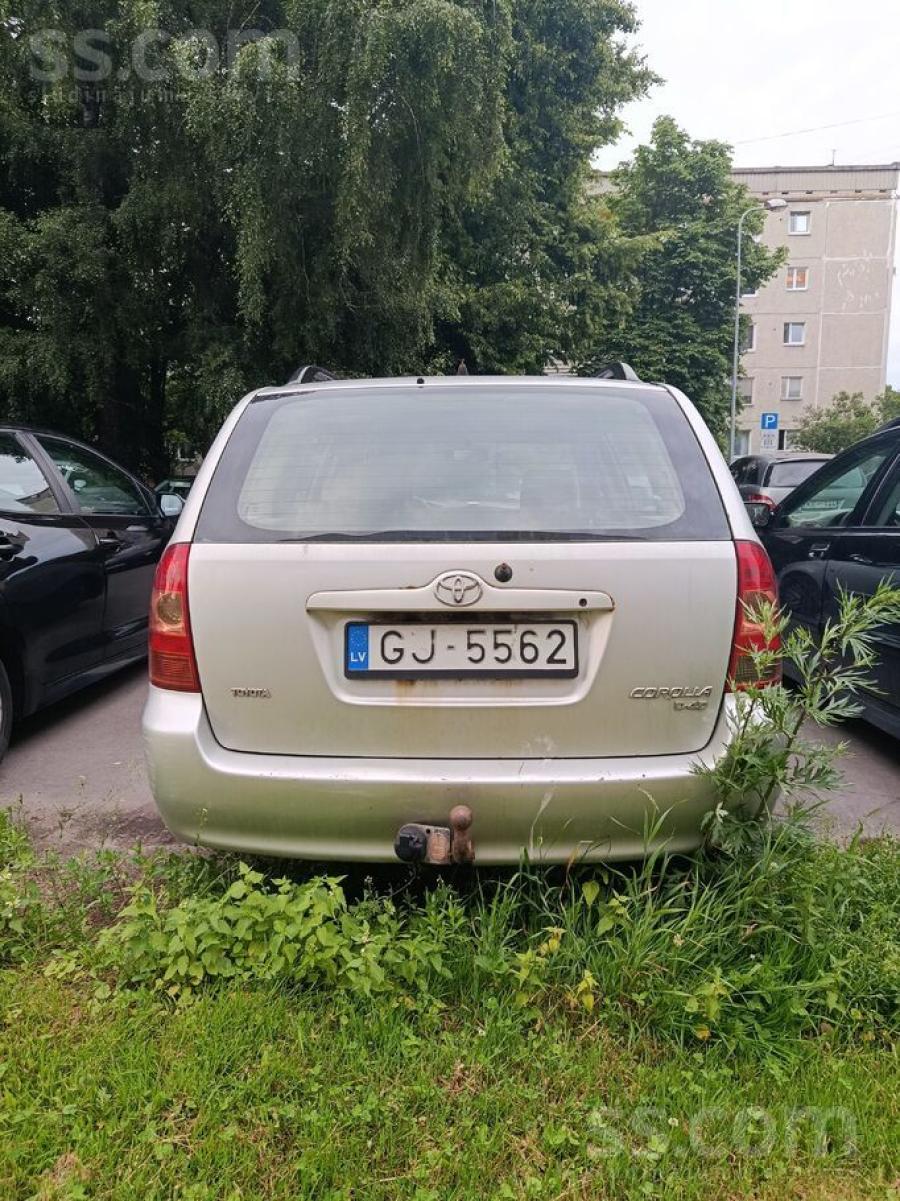Pelēks Toyota Corolla 2007 Rīga, ar dzinēja tilpumu 2.00 L un nobraukumu 418 tūkst. km par 1000 €, foto 4 vietnē AUTOMOTO.COM.LV