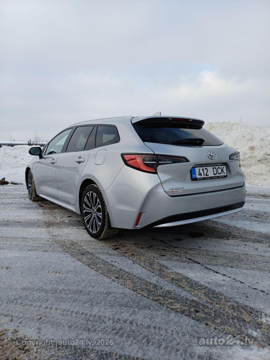 Pelēks Toyota Corolla 2019 Tallina, ar dzinēja tilpumu 1.20 L un nobraukumu 61 tūkst. km par 16900 €, foto 3 vietnē AUTOMOTO.COM.LV