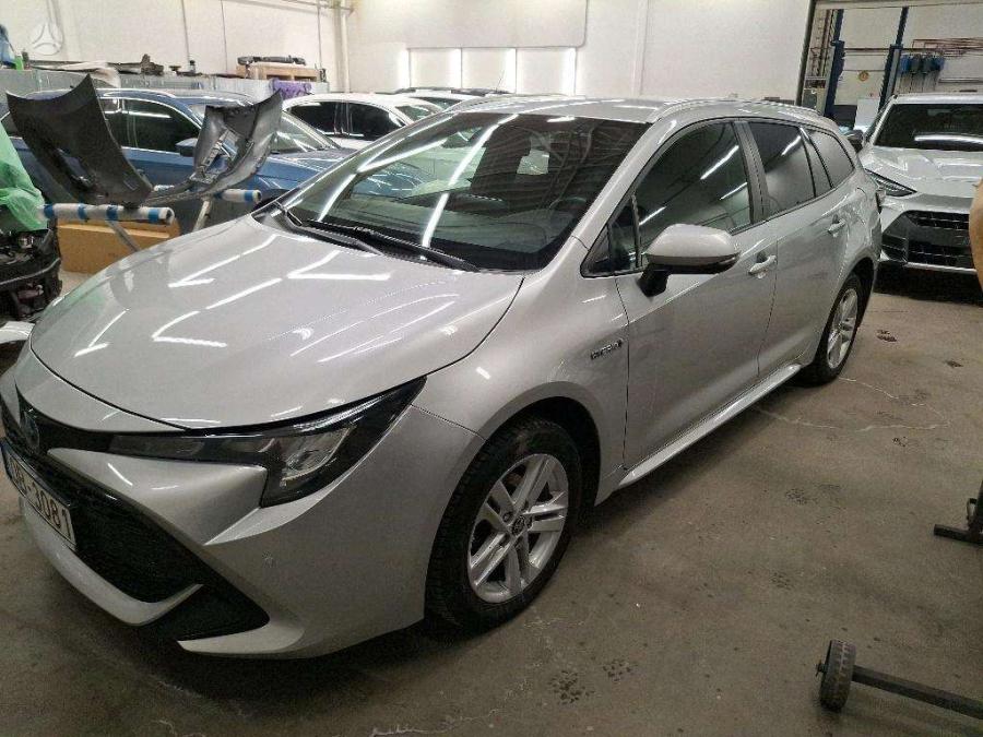 Grey Toyota Corolla 2019 in Vilnius, with an engine capacity of 1.80 L and mileage of 60 thousand km for 15800 €, photo 1 on AUTOMOTO.COM.LV