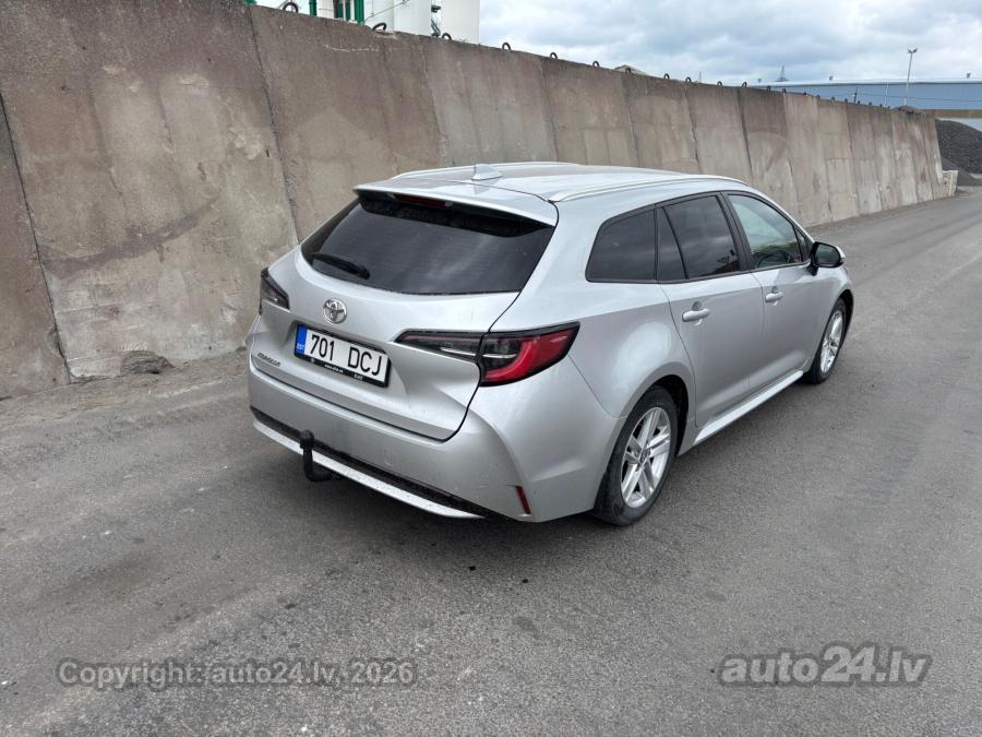 Grey Toyota Corolla 2019 in Tallinn, with an engine capacity of 1.20 L and mileage of 131 thousand km for 10800 €, photo 4 on AUTOMOTO.COM.LV