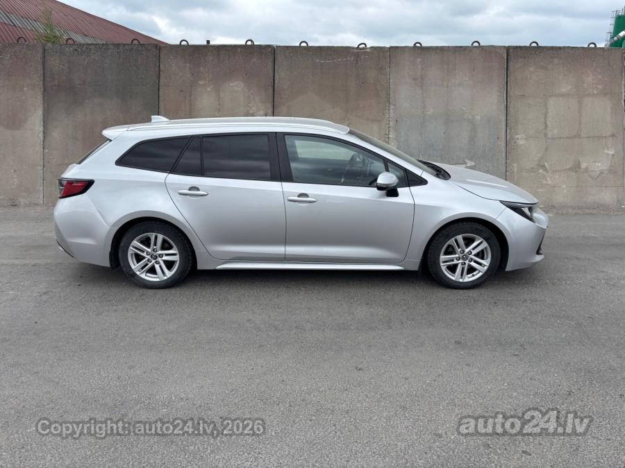 Grey Toyota Corolla 2019 in Tallinn, with an engine capacity of 1.20 L and mileage of 131 thousand km for 10800 €, photo 6 on AUTOMOTO.COM.LV