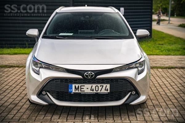 Grey Toyota Corolla 2019 in Riga, with an engine capacity of 1.20 L and mileage of 118 thousand km for 12990 €, photo 2 on AUTOMOTO.COM.LV