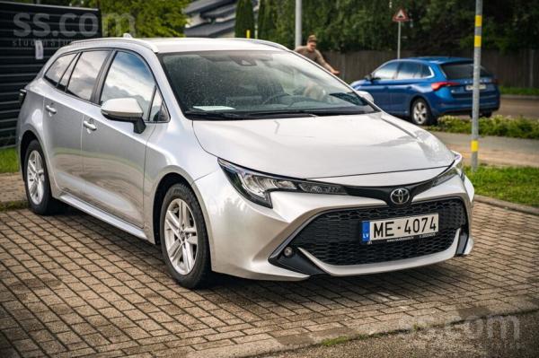 Grey Toyota Corolla 2019 in Riga, with an engine capacity of 1.20 L and mileage of 118 thousand km for 12990 €, photo 3 on AUTOMOTO.COM.LV