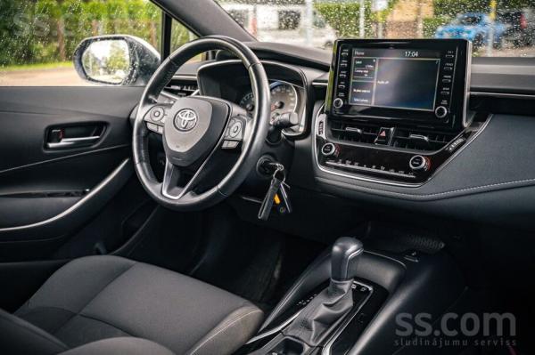 Grey Toyota Corolla 2019 in Riga, with an engine capacity of 1.20 L and mileage of 118 thousand km for 12990 €, photo 7 on AUTOMOTO.COM.LV