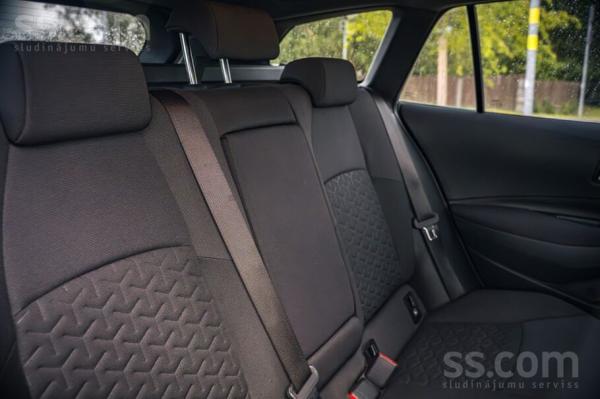 Grey Toyota Corolla 2019 in Riga, with an engine capacity of 1.20 L and mileage of 118 thousand km for 12990 €, photo 8 on AUTOMOTO.COM.LV