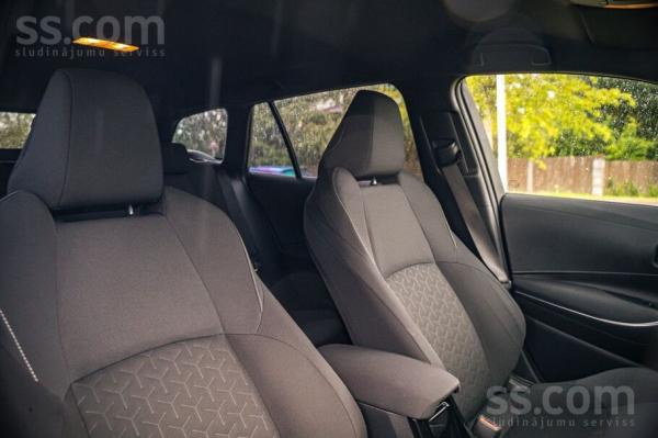 Grey Toyota Corolla 2019 in Riga, with an engine capacity of 1.20 L and mileage of 118 thousand km for 12990 €, photo 9 on AUTOMOTO.COM.LV