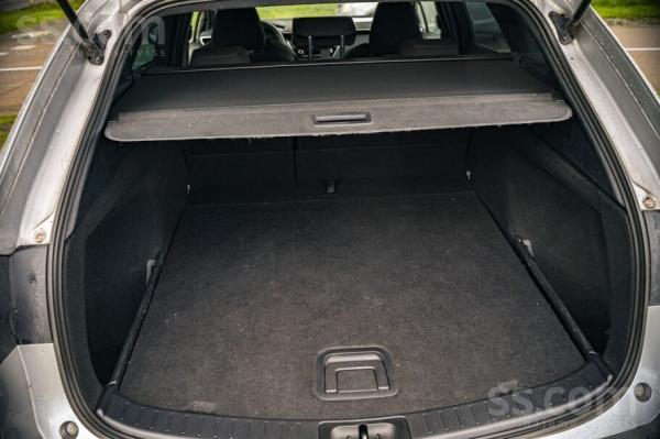 Grey Toyota Corolla 2019 in Riga, with an engine capacity of 1.20 L and mileage of 118 thousand km for 12990 €, photo 10 on AUTOMOTO.COM.LV