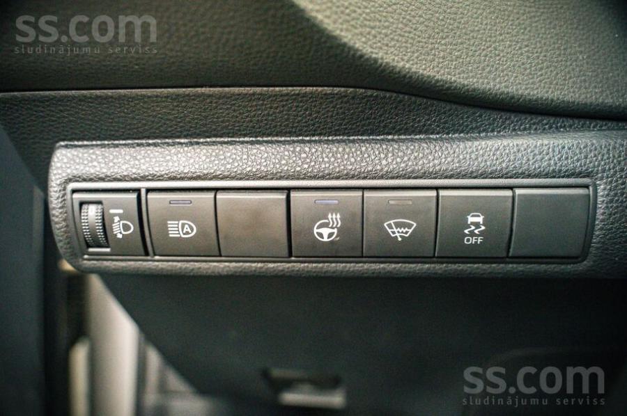 Pelēks Toyota Corolla 2019 Rīga, ar dzinēja tilpumu 1.20 L un nobraukumu 118 tūkst. km par 12990 €, foto 20 vietnē AUTOMOTO.COM.LV