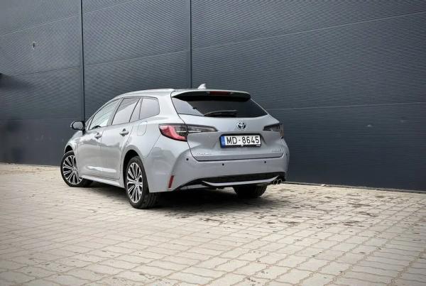 Grey Toyota Corolla 2019 in Riga, with an engine capacity of 2.00 L and mileage of 148 thousand km for 16495 €, photo 3 on AUTOMOTO.COM.LV