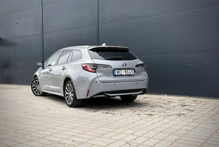 Pelēks Toyota Corolla 2019 Rīga, ar dzinēja tilpumu 2.00 L un nobraukumu 148 tūkst. km par 16495 €, foto 4 vietnē AUTOMOTO.COM.LV