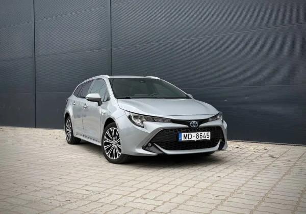 Grey Toyota Corolla 2019 in Riga, with an engine capacity of 2.00 L and mileage of 148 thousand km for 16495 €, photo 4 on AUTOMOTO.COM.LV