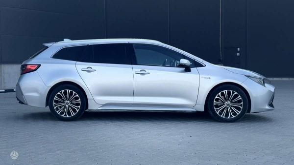 Pelēks Toyota Corolla 2019 Šauļi, ar dzinēja tilpumu 1.99 L un nobraukumu 88 tūkst. km par 17200 €, foto 5 vietnē AUTOMOTO.COM.LV