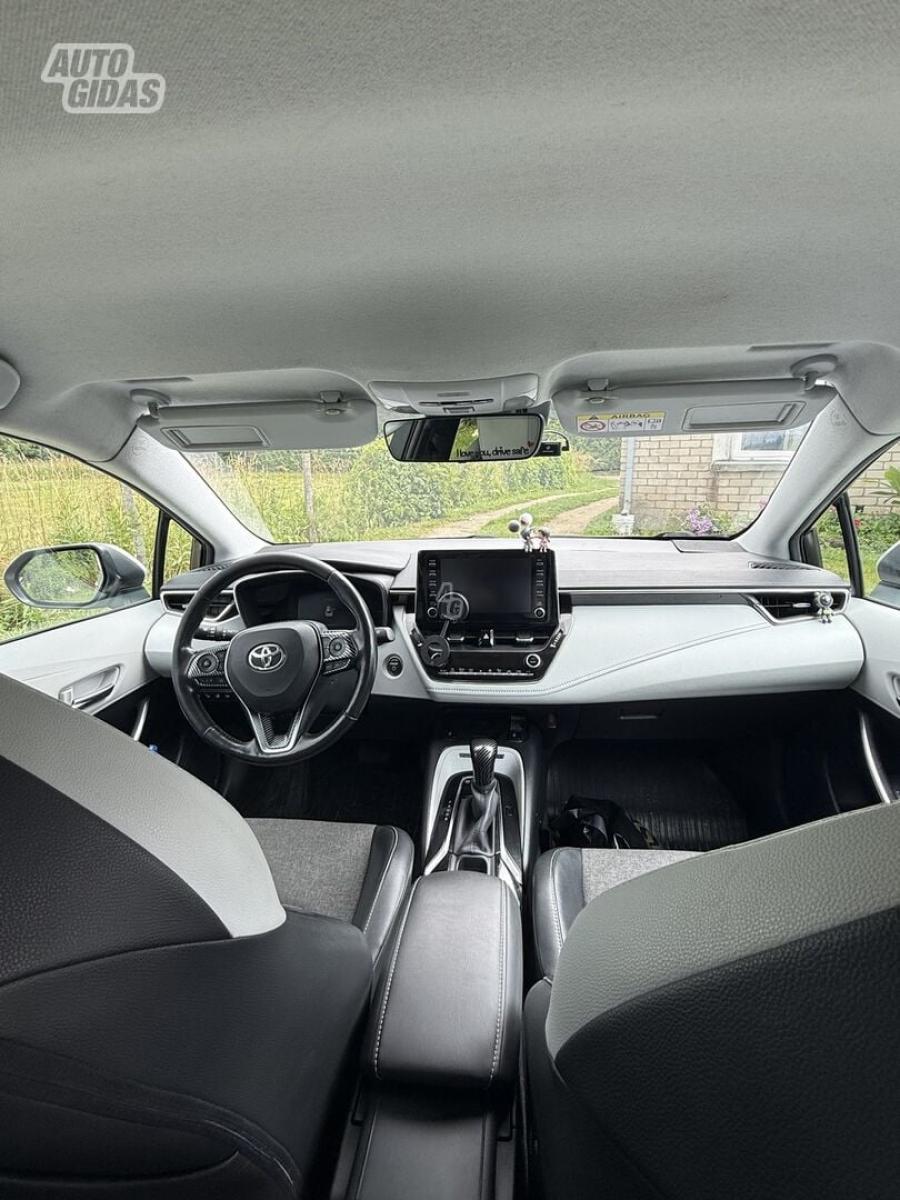 Grey Toyota Corolla 2019 in Kaunas, with an engine capacity of 1.80 L and mileage of 205 thousand km for 13000 €, photo 4 on AUTOMOTO.COM.LV