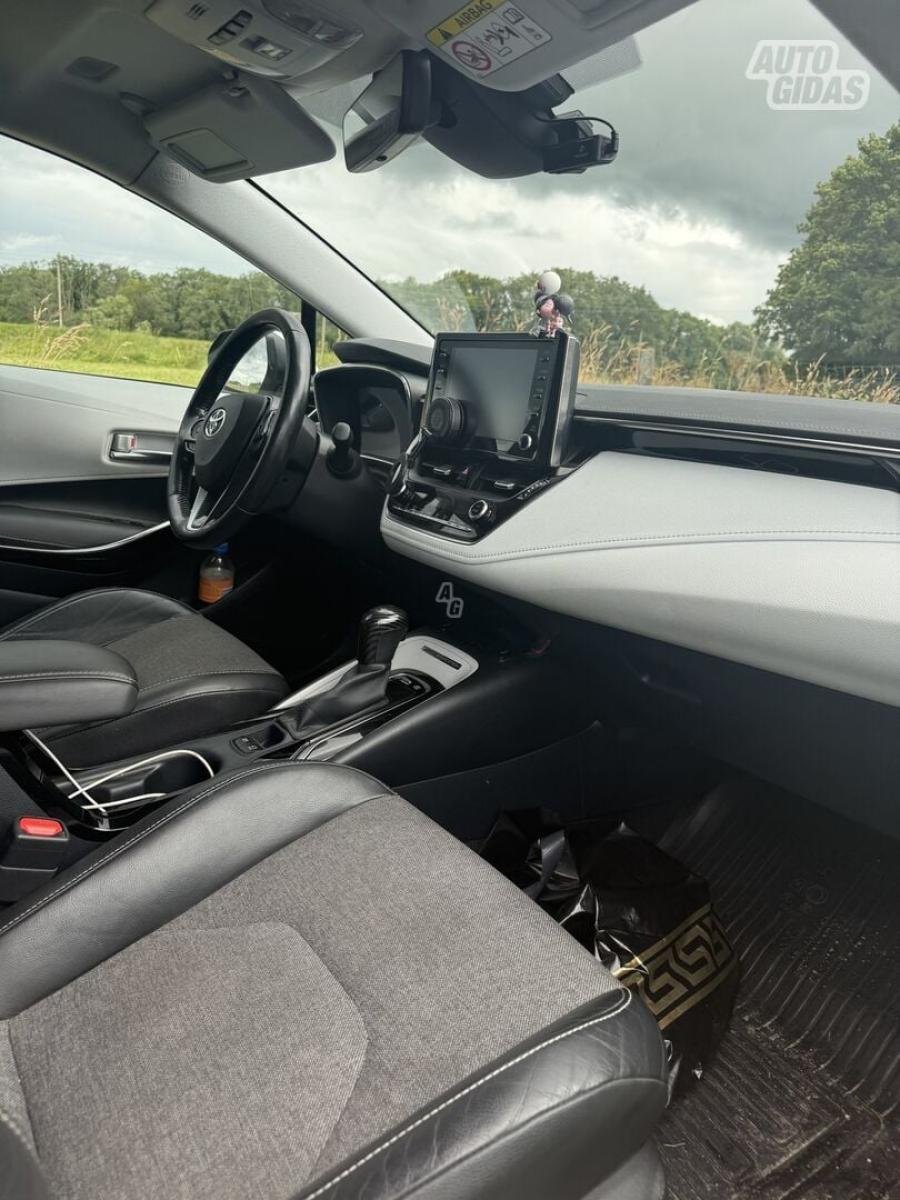 Grey Toyota Corolla 2019 in Kaunas, with an engine capacity of 1.80 L and mileage of 205 thousand km for 13000 €, photo 11 on AUTOMOTO.COM.LV