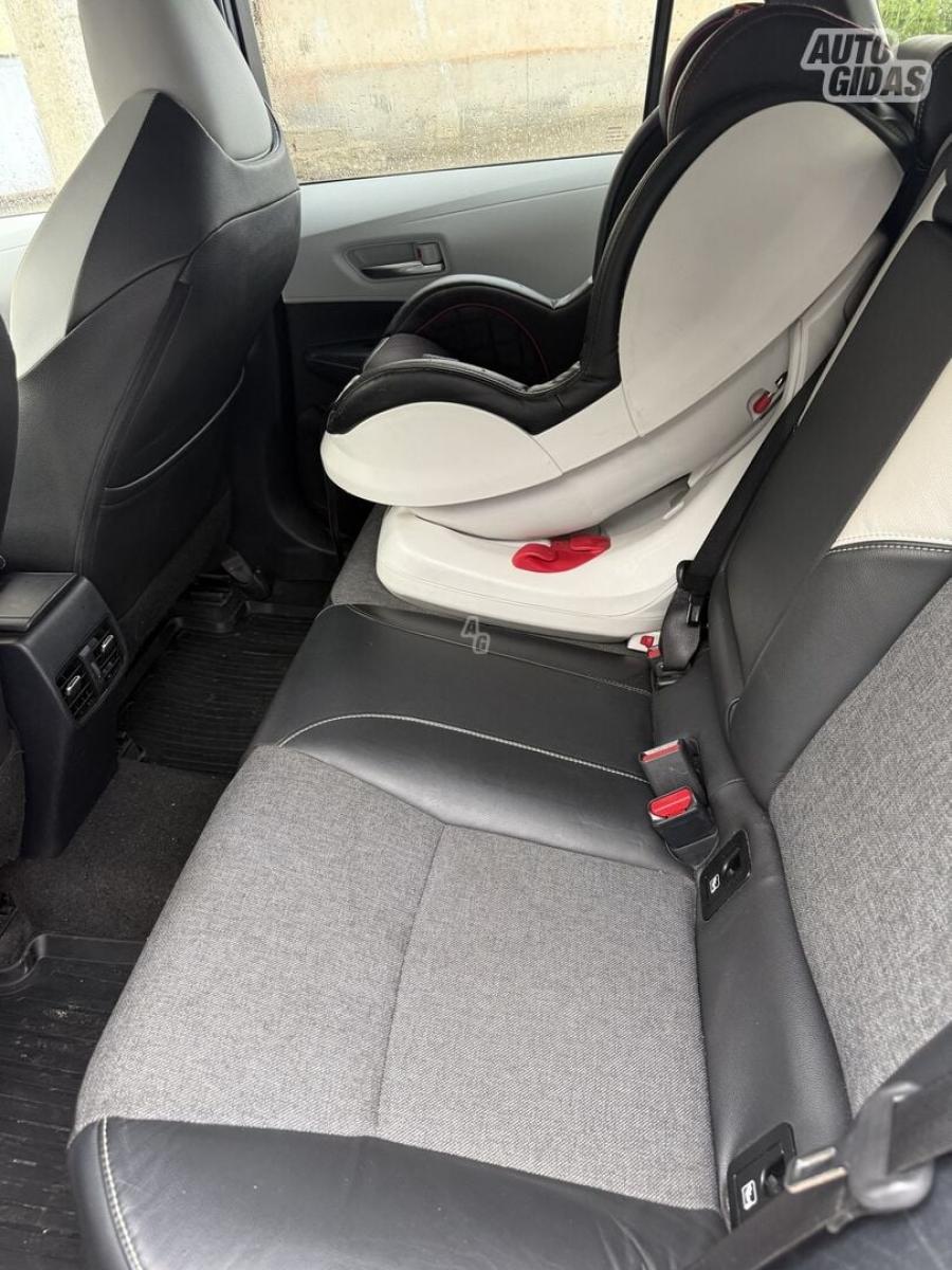 Grey Toyota Corolla 2019 in Kaunas, with an engine capacity of 1.80 L and mileage of 205 thousand km for 13000 €, photo 12 on AUTOMOTO.COM.LV