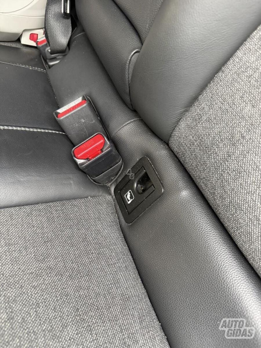 Grey Toyota Corolla 2019 in Kaunas, with an engine capacity of 1.80 L and mileage of 205 thousand km for 13000 €, photo 13 on AUTOMOTO.COM.LV