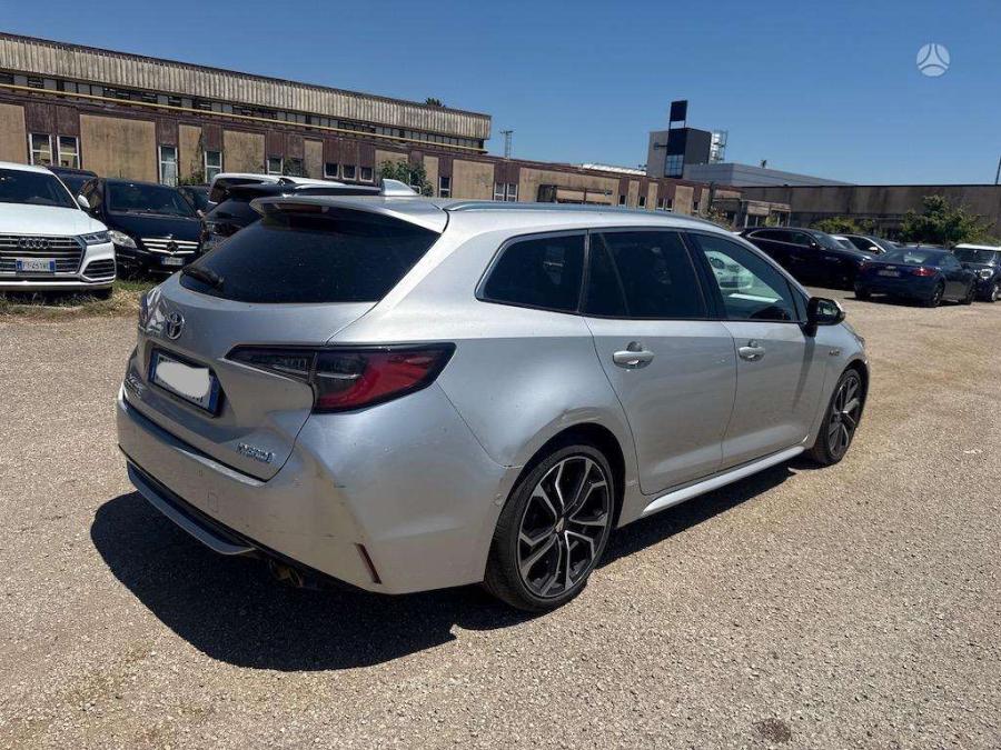 Grey Toyota Corolla 2019 in Siauliai, with an engine capacity of 1.99 L and mileage of 265 thousand km for 9900 €, photo 6 on AUTOMOTO.COM.LV