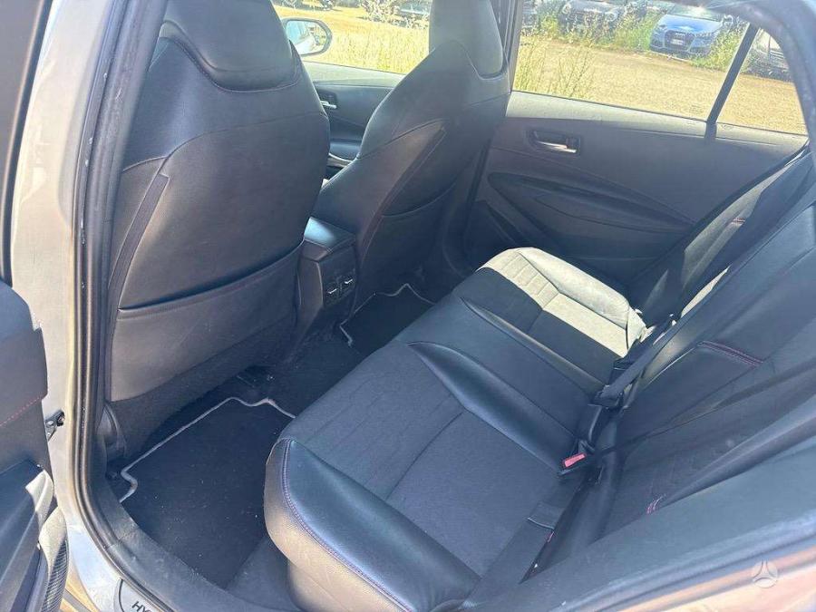 Grey Toyota Corolla 2019 in Siauliai, with an engine capacity of 1.99 L and mileage of 265 thousand km for 9900 €, photo 13 on AUTOMOTO.COM.LV