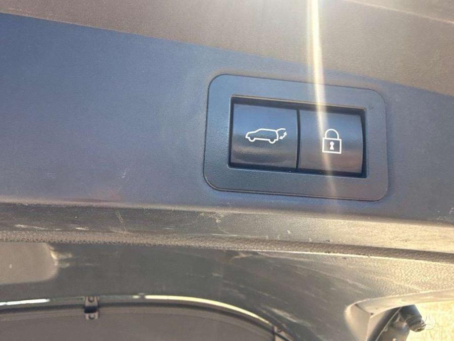 Grey Toyota Corolla 2019 in Siauliai, with an engine capacity of 1.99 L and mileage of 265 thousand km for 9900 €, photo 19 on AUTOMOTO.COM.LV