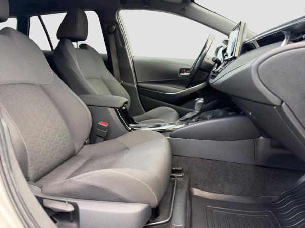 Grey Toyota Corolla 2019 in Parnu, with an engine capacity of 1.80 L and mileage of 146 thousand km for 17950 €, photo 7 on AUTOMOTO.COM.LV