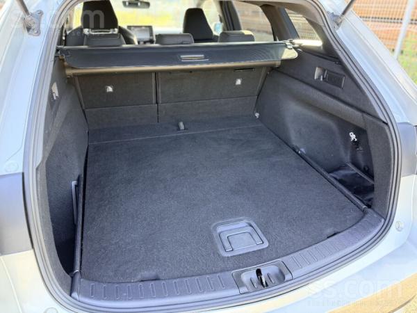 Pelēks Toyota Corolla 2019 Rīga, ar dzinēja tilpumu 1.80 L un nobraukumu 203 tūkst. km par 14995 €, foto 5 vietnē AUTOMOTO.COM.LV