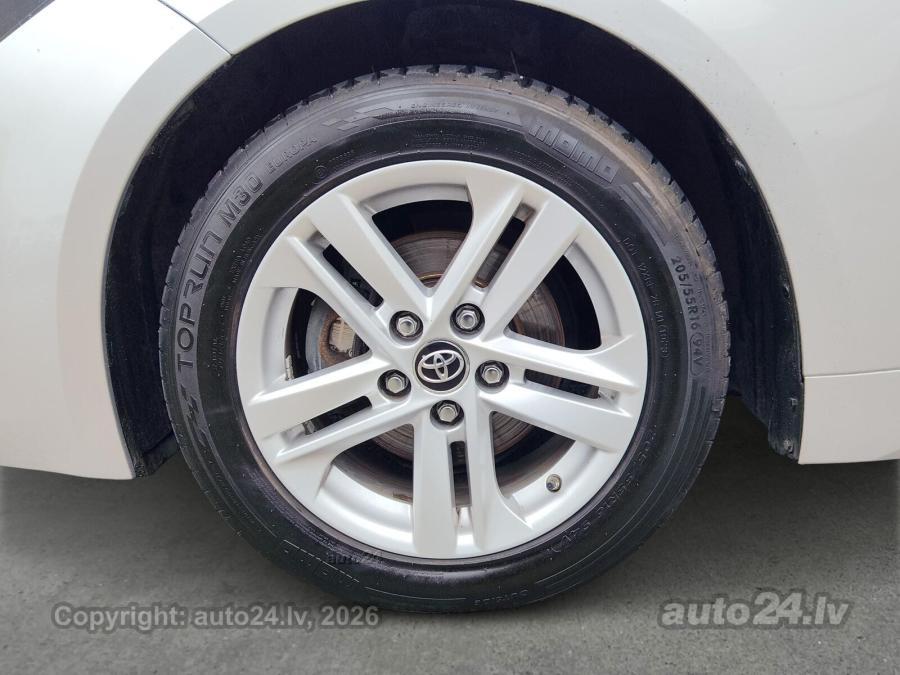 Pelēks Toyota Corolla 2019 Tallina, ar dzinēja tilpumu 1.20 L un nobraukumu 64 tūkst. km par 16895 €, foto 16 vietnē AUTOMOTO.COM.LV