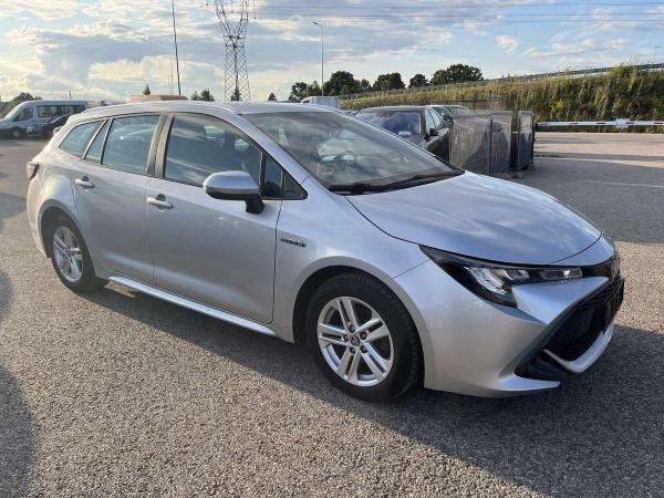 Grey Toyota Corolla 2019 in Marijampole, with an engine capacity of 1.80 L and mileage of 209 thousand km for 13900 €, photo 3 on AUTOMOTO.COM.LV