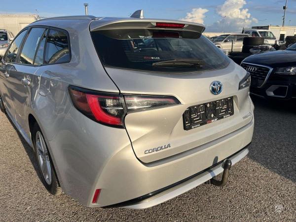 Grey Toyota Corolla 2019 in Marijampole, with an engine capacity of 1.80 L and mileage of 209 thousand km for 13900 €, photo 5 on AUTOMOTO.COM.LV