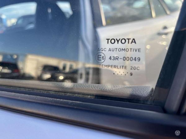 Grey Toyota Corolla 2019 in Marijampole, with an engine capacity of 1.80 L and mileage of 209 thousand km for 13900 €, photo 7 on AUTOMOTO.COM.LV