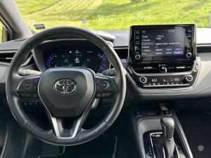 Grey Toyota Corolla 2019 in Kaunas, with an engine capacity of 1.99 L and mileage of 199 thousand km for 16950 €, photo 4 on AUTOMOTO.COM.LV