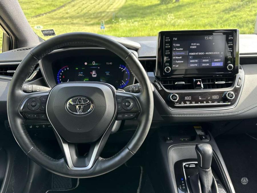 Grey Toyota Corolla 2019 in Kaunas, with an engine capacity of 1.99 L and mileage of 199 thousand km for 16950 €, photo 4 on AUTOMOTO.COM.LV