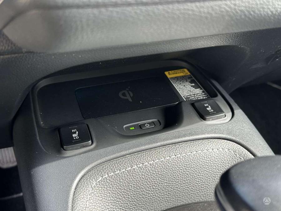 Grey Toyota Corolla 2019 in Kaunas, with an engine capacity of 1.99 L and mileage of 199 thousand km for 16950 €, photo 13 on AUTOMOTO.COM.LV