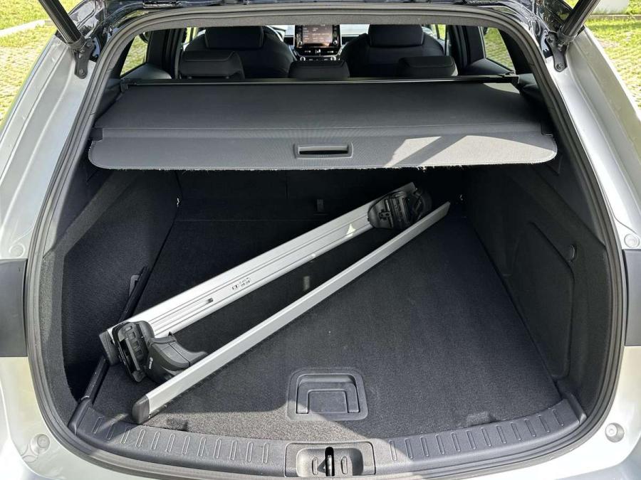 Grey Toyota Corolla 2019 in Kaunas, with an engine capacity of 1.99 L and mileage of 199 thousand km for 16950 €, photo 23 on AUTOMOTO.COM.LV