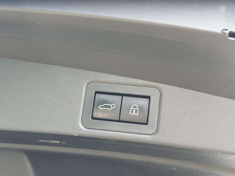 Grey Toyota Corolla 2019 in Kaunas, with an engine capacity of 1.99 L and mileage of 199 thousand km for 16950 €, photo 24 on AUTOMOTO.COM.LV