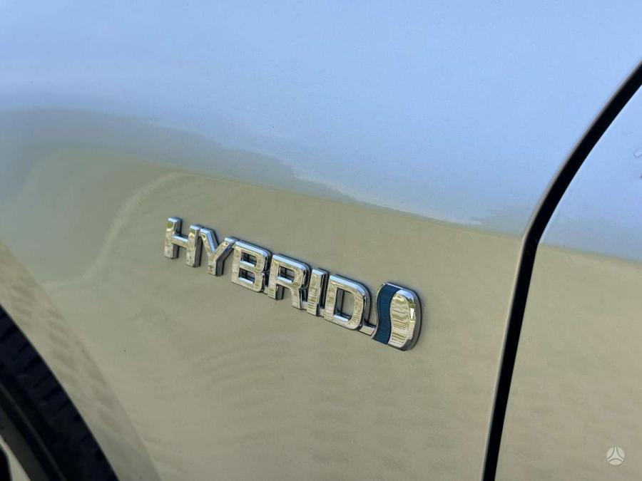 Grey Toyota Corolla 2019 in Kaunas, with an engine capacity of 1.99 L and mileage of 199 thousand km for 16950 €, photo 26 on AUTOMOTO.COM.LV