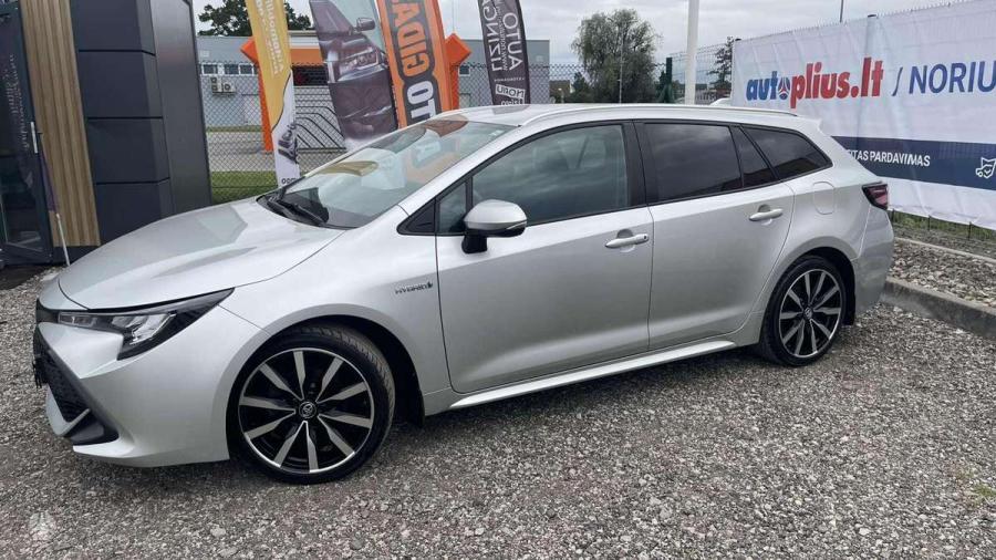 Grey Toyota Corolla 2019 in Marijampole, with an engine capacity of 1.80 L and mileage of 221 thousand km for 13990 €, photo 12 on AUTOMOTO.COM.LV