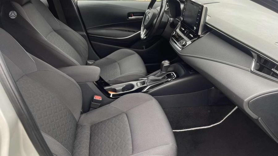 Grey Toyota Corolla 2019 in Marijampole, with an engine capacity of 1.80 L and mileage of 221 thousand km for 13990 €, photo 16 on AUTOMOTO.COM.LV