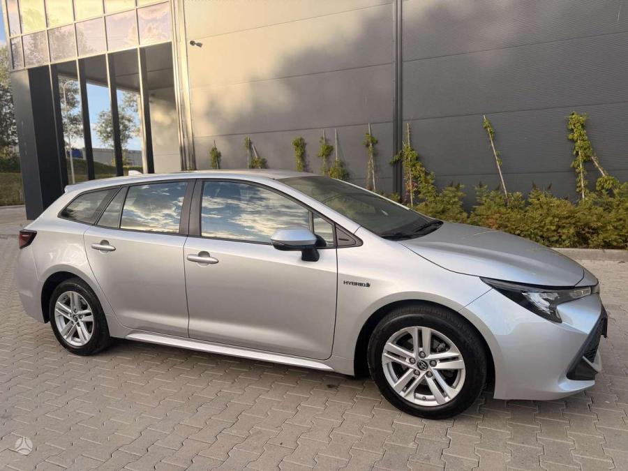 Grey Toyota Corolla 2019 in Vilnius, with an engine capacity of 1.80 L and mileage of 169 thousand km for 15900 €, photo 5 on AUTOMOTO.COM.LV