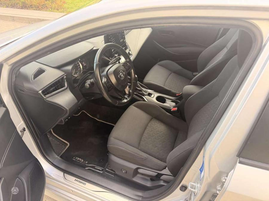 Grey Toyota Corolla 2019 in Vilnius, with an engine capacity of 1.80 L and mileage of 169 thousand km for 15900 €, photo 16 on AUTOMOTO.COM.LV
