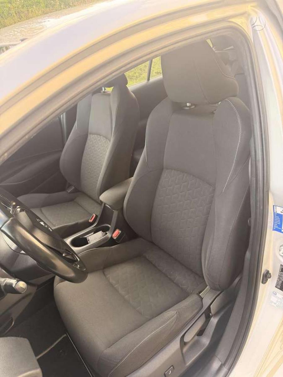 Grey Toyota Corolla 2019 in Vilnius, with an engine capacity of 1.80 L and mileage of 169 thousand km for 15900 €, photo 17 on AUTOMOTO.COM.LV
