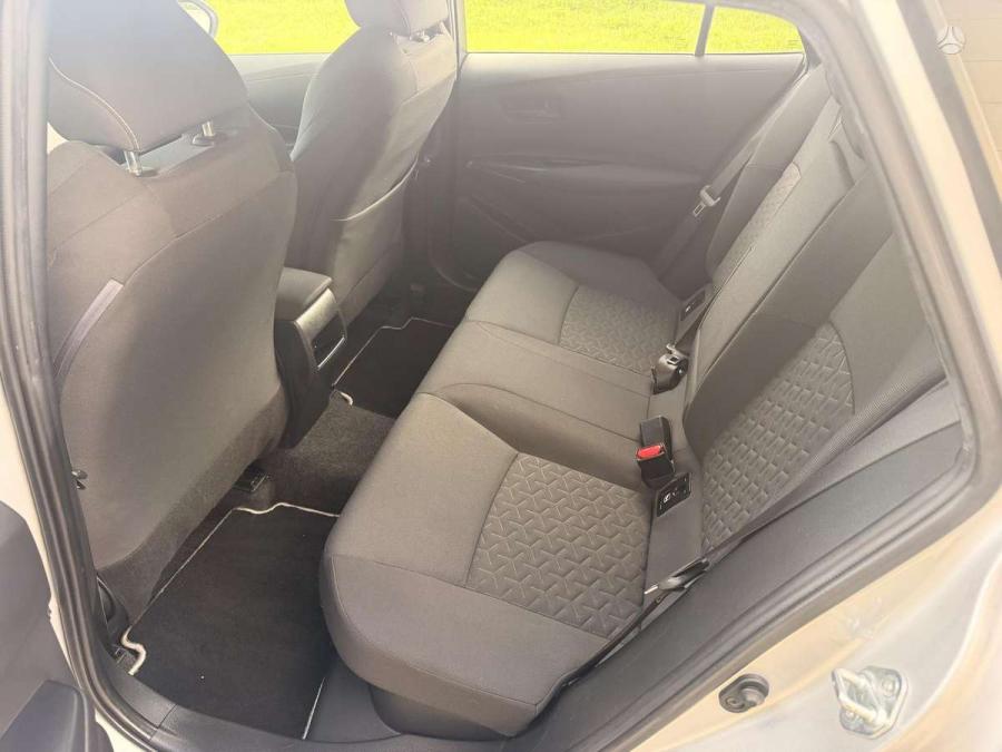 Grey Toyota Corolla 2019 in Vilnius, with an engine capacity of 1.80 L and mileage of 169 thousand km for 15900 €, photo 20 on AUTOMOTO.COM.LV
