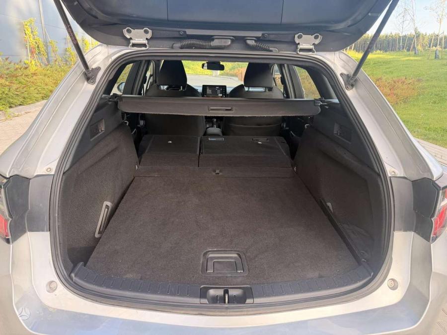 Grey Toyota Corolla 2019 in Vilnius, with an engine capacity of 1.80 L and mileage of 169 thousand km for 15900 €, photo 24 on AUTOMOTO.COM.LV