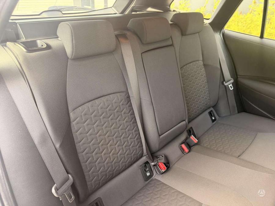 Grey Toyota Corolla 2019 in Vilnius, with an engine capacity of 1.80 L and mileage of 169 thousand km for 15900 €, photo 26 on AUTOMOTO.COM.LV