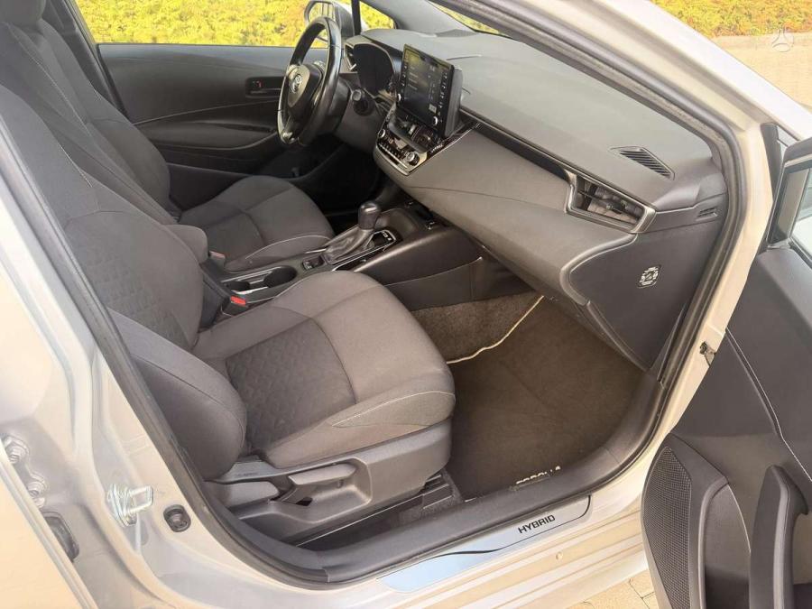 Grey Toyota Corolla 2019 in Vilnius, with an engine capacity of 1.80 L and mileage of 169 thousand km for 15900 €, photo 27 on AUTOMOTO.COM.LV