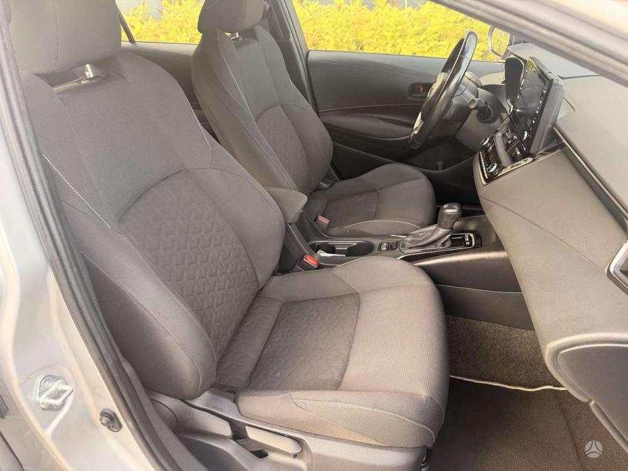 Grey Toyota Corolla 2019 in Vilnius, with an engine capacity of 1.80 L and mileage of 169 thousand km for 15900 €, photo 28 on AUTOMOTO.COM.LV